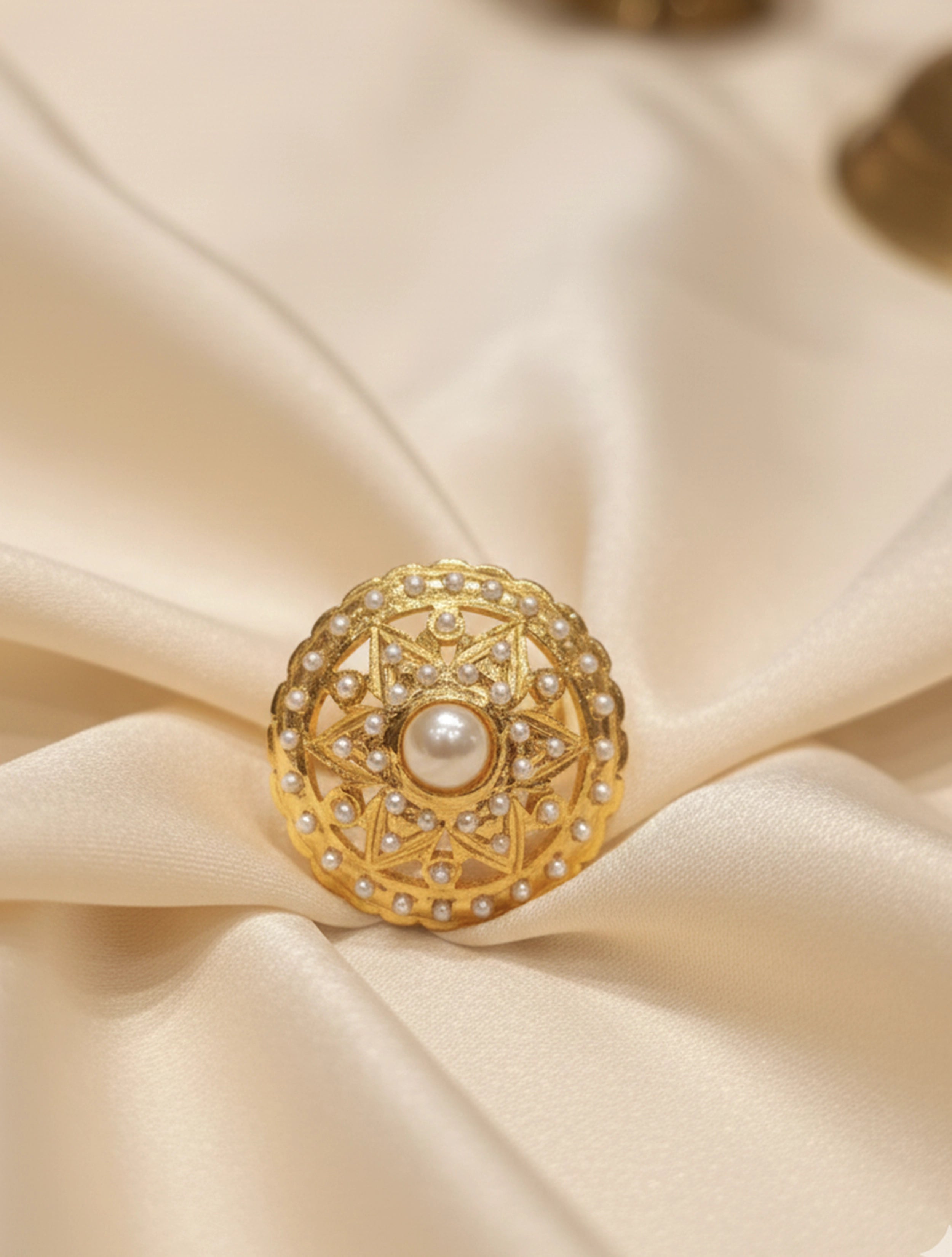 trueBrowns Circular Pearl Ring