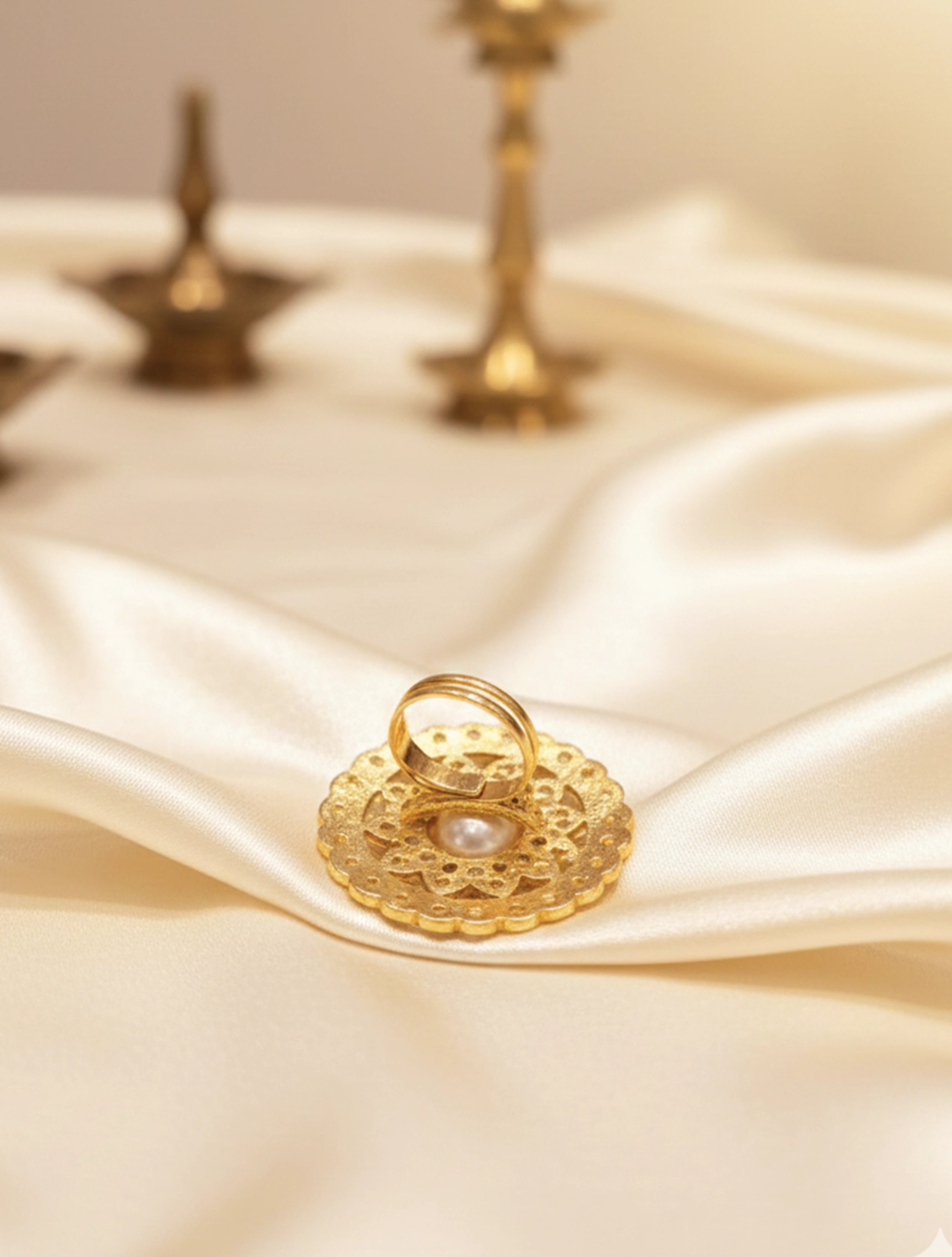 trueBrowns Circular Pearl Ring